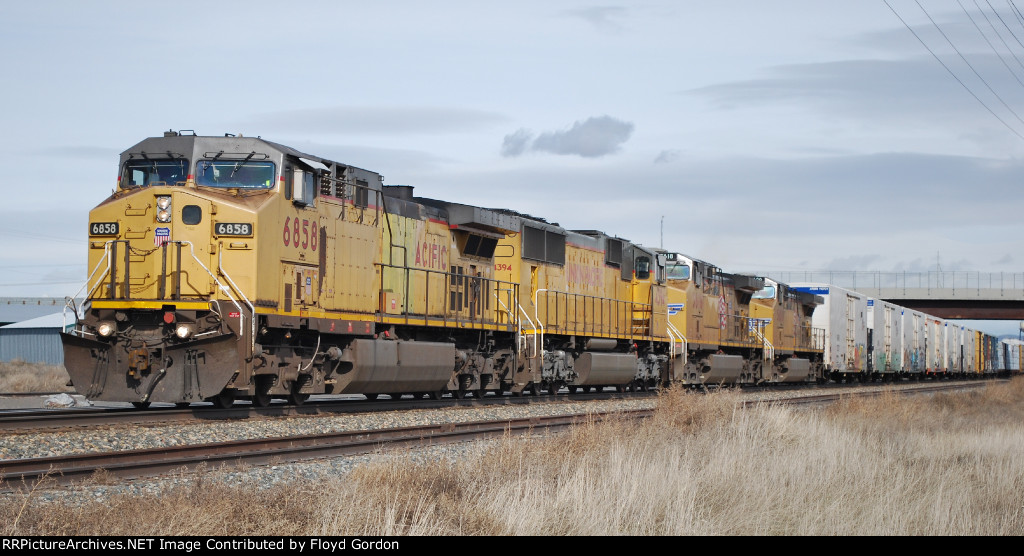 UP 6858 leads eastbound UP freight